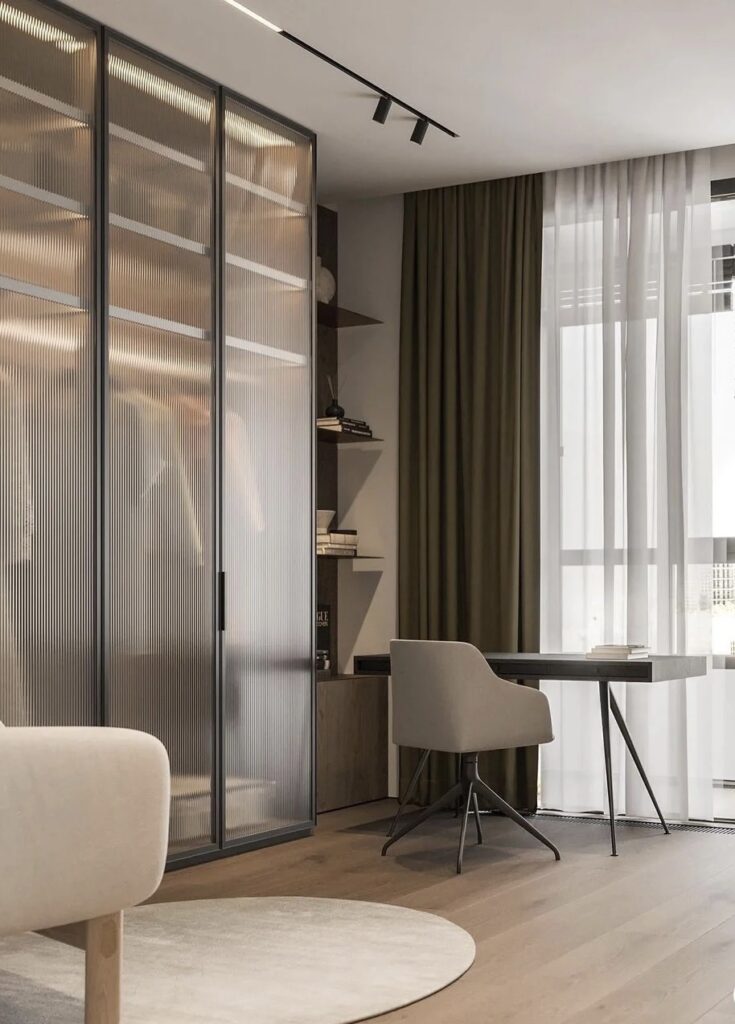 Narrow reeded glass soft - stop hinged door - NOVA INTERIOR